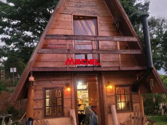 VILA SÃO GERALDO: CHALÉ RÚSTICO COM LAREIRA E DECK!