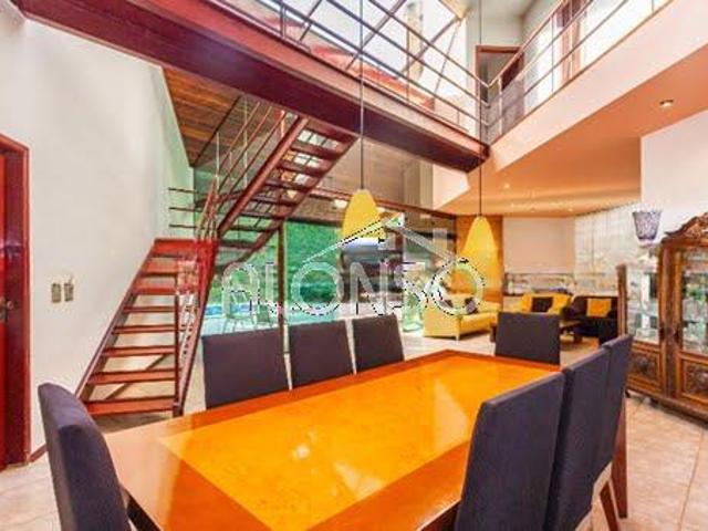VILA SÔNIA CASA COM 4 SUÍTES, 3 VAGAS, CHURRASQUEIRA E PISCINA