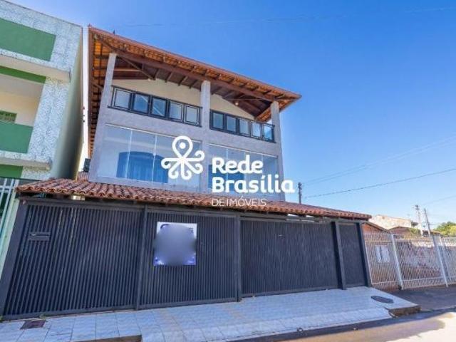 Vila W Roriz Quadra H Casa Sobrado com 4 quartos sendo 2 suítes 4 vagas espaço gourmet à v
