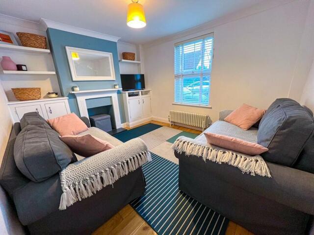 Villa 2 Bedroom For Sale East Molesey Surrey 625000 ELS99436896