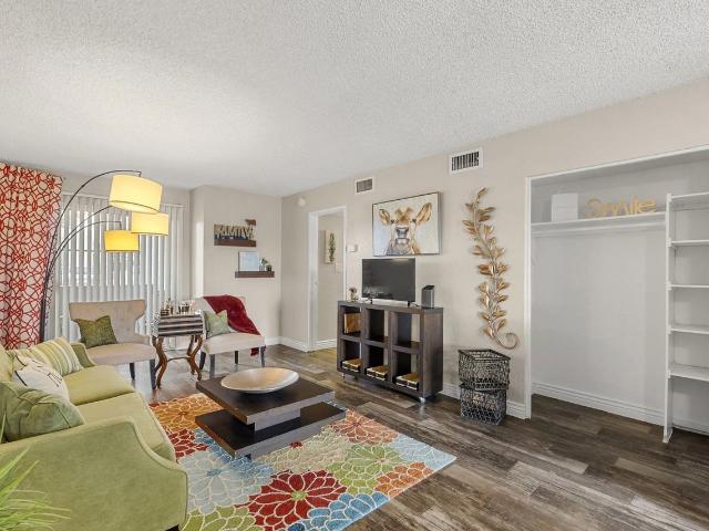 Villa Toscana 1 Bedroom Apartment for Rent at 10201 N 33rd Ave, Phoenix, AZ 85051
