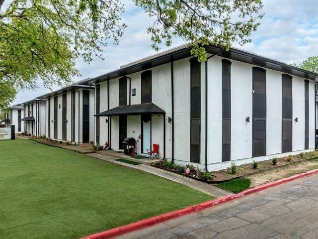 Villa Valencia 2 Bedroom Apartment for Rent at 301 Rolston Rd, Irving, TX 75060