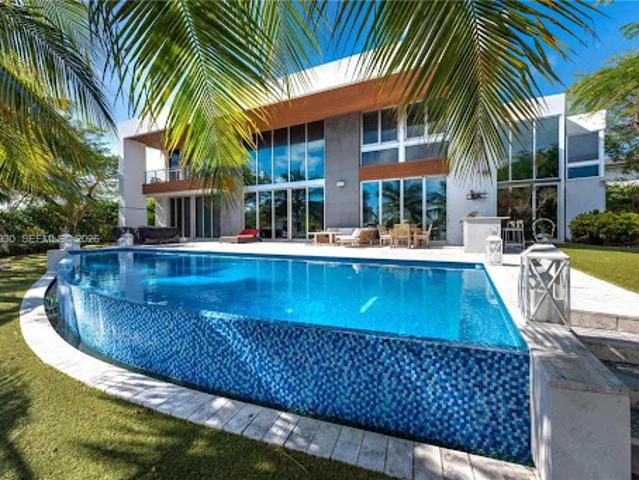 Villa with pool