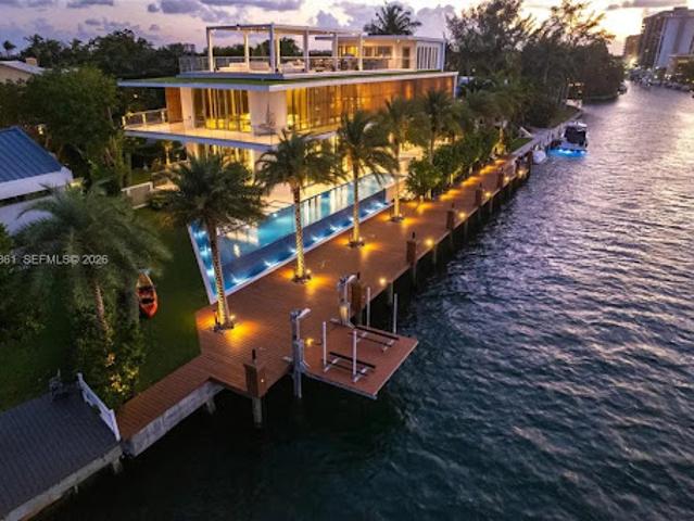 Villa with pool