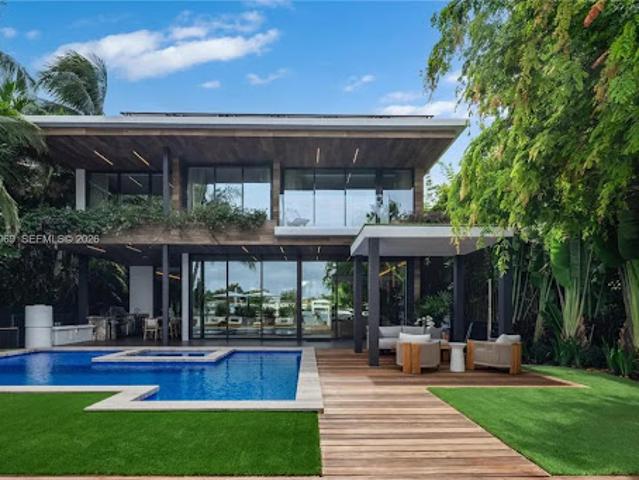 Villa with pool