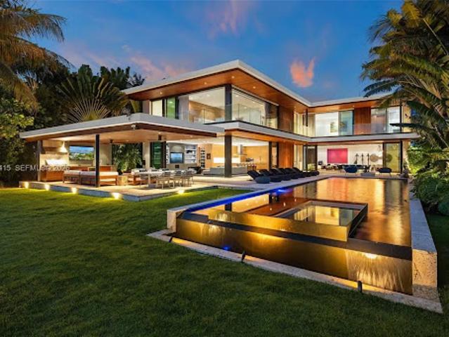 Villa with pool