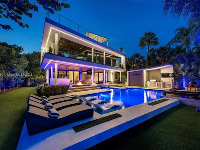 Villa with pool