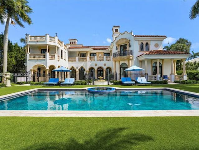 Villa with pool