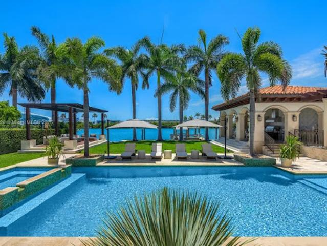 Villa with pool