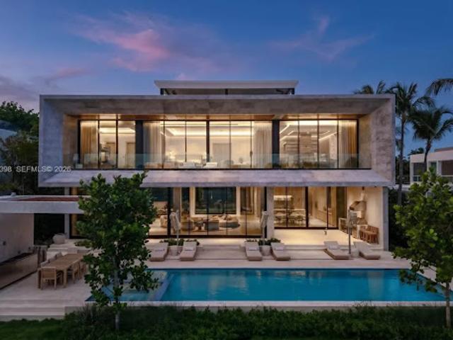 Villa with pool