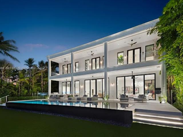 Villa with pool