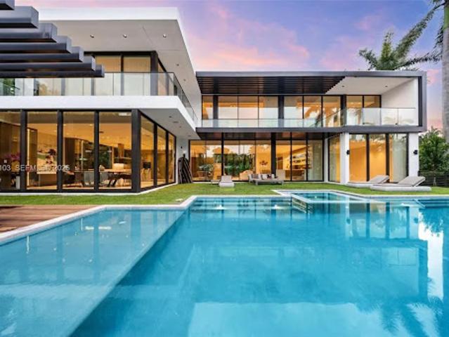 Villa with pool