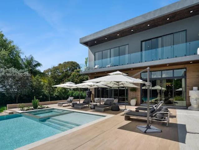 Villa with pool