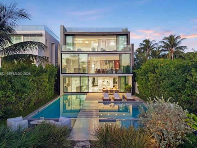 Villa with pool