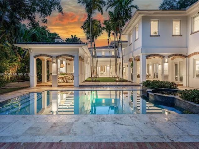 Villa with pool