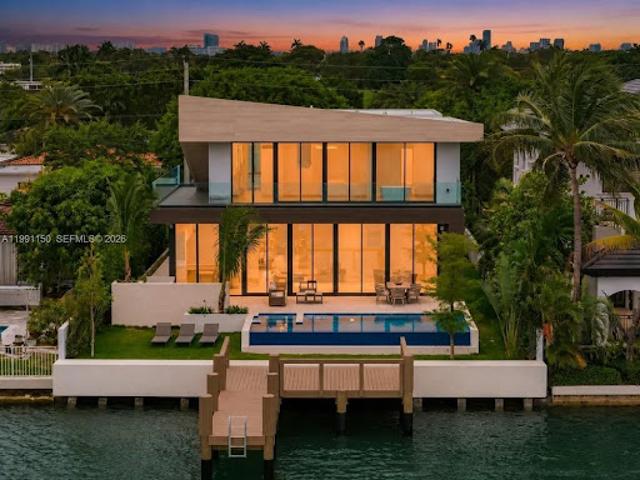 Villa with pool