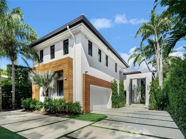 Villa with pool