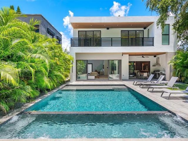 Villa with pool