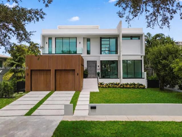 Villa with pool