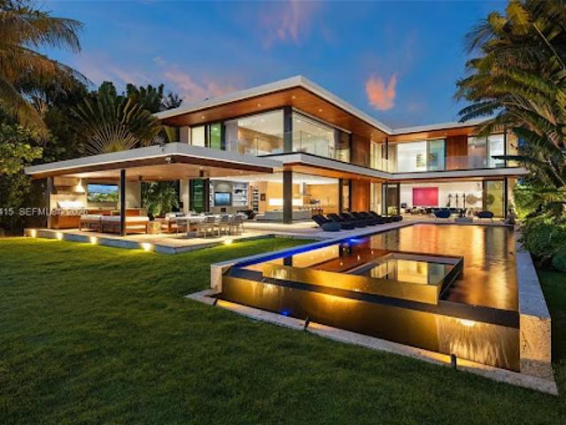 Villa with pool