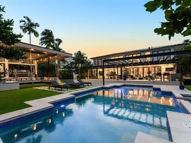 Villa with pool