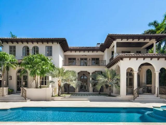 Villa with pool
