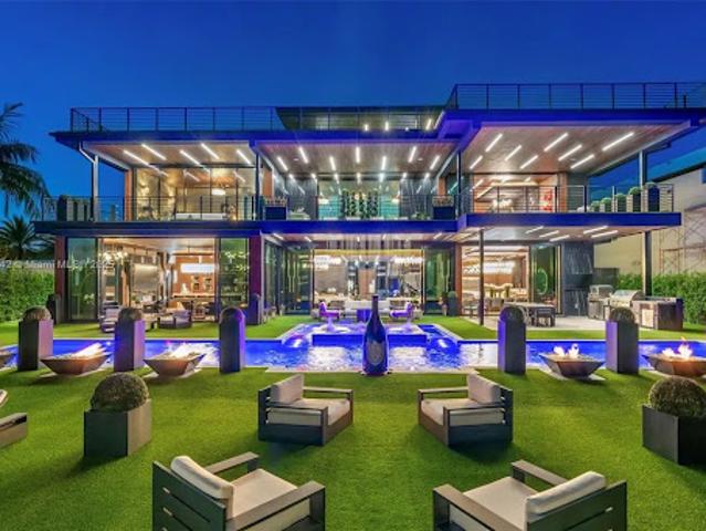 Villa with pool
