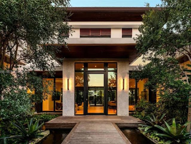 Villa with pool