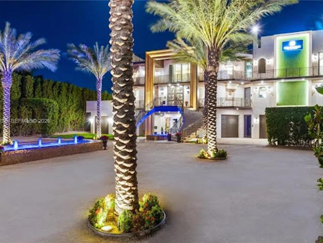 Villa with pool