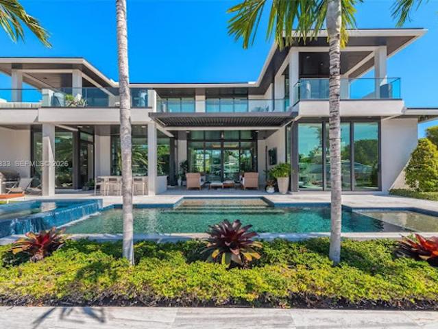 Villa with pool