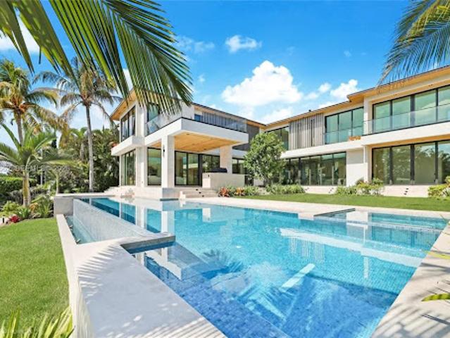 Villa with pool