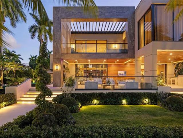 Villa with pool