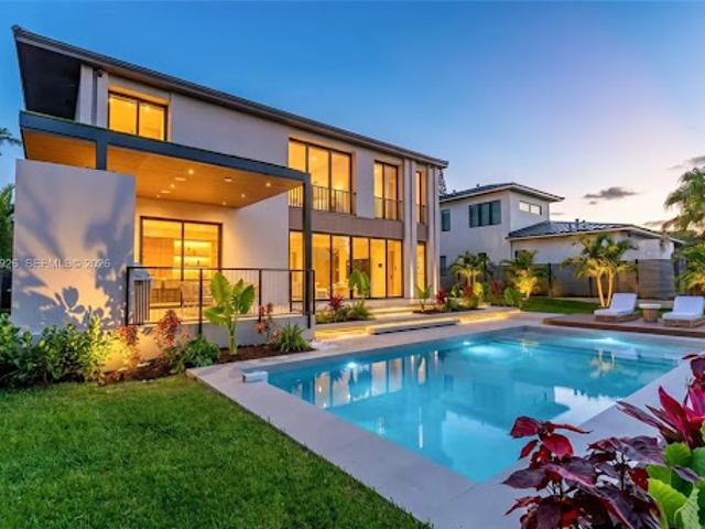 Villa with pool