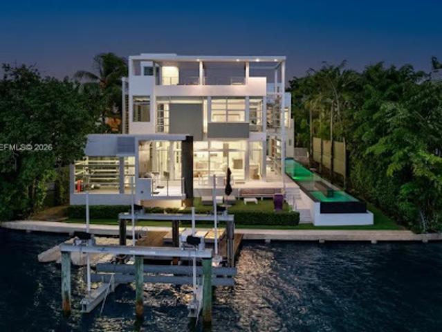 Villa with pool