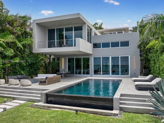 Villa with pool