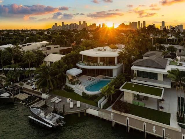 Villa with pool