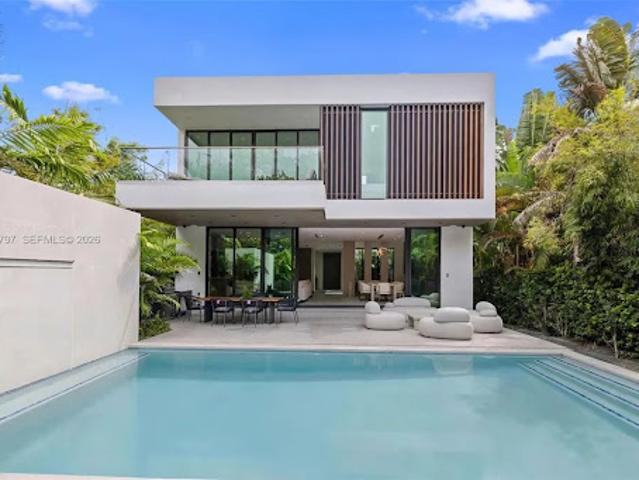 Villa with pool