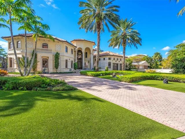 Villa with pool