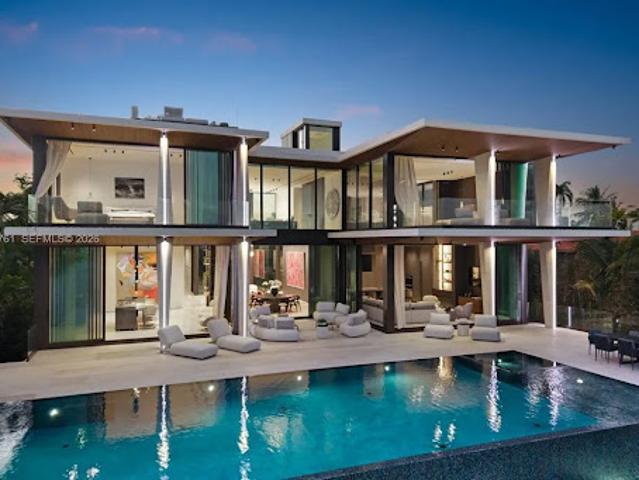 Villa with pool