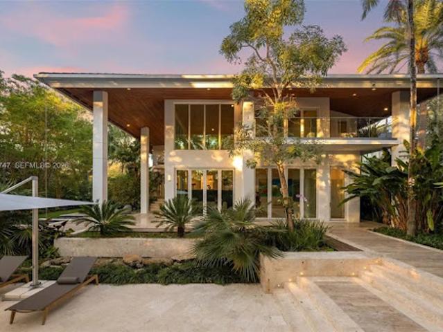 Villa with pool