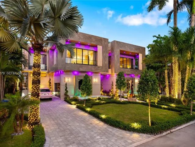 Villa with pool