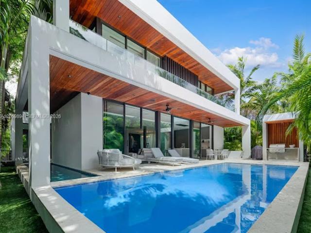 Villa with pool