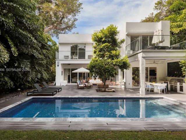 Villa with pool