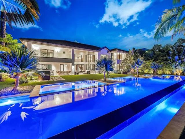 Villa with pool