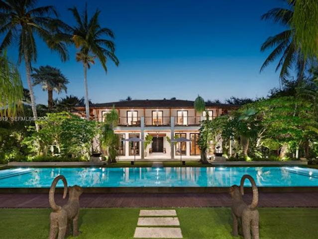 Villa with pool