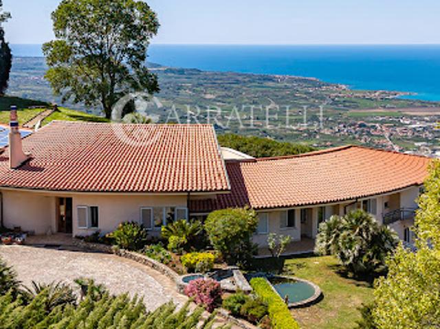 Villa with pool and garden
