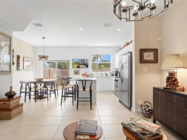 villa with 3 bedroom, Miami FL FL DLS102244644