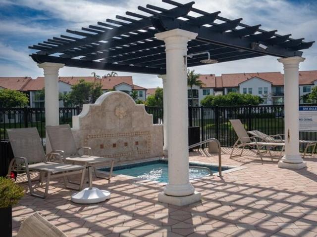 Villa Cir, Boynton Beach, Condo For Sale