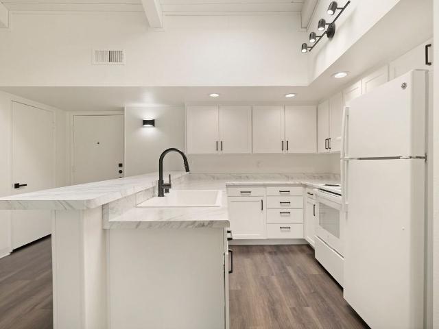 Villa Del Mar Apartments 2 Bedroom Apartment for Rent at 1385 E Lindo Ave, Chico, CA 95926