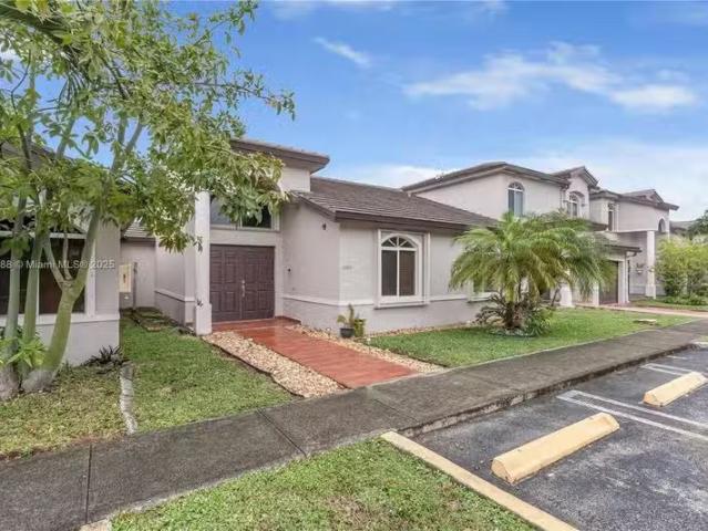 Villa Hialeah, FL 8433 Nw 189th St #1104
